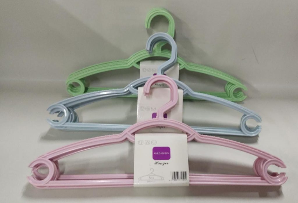 Gancho Ropa Plástico - Almacén Rojo Vivo