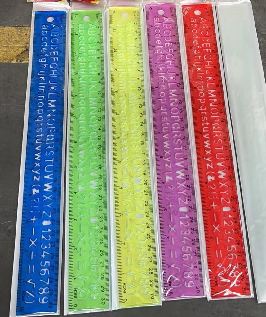 Regla Plastica Flexible con Letras - Almacén Rojo Vivo