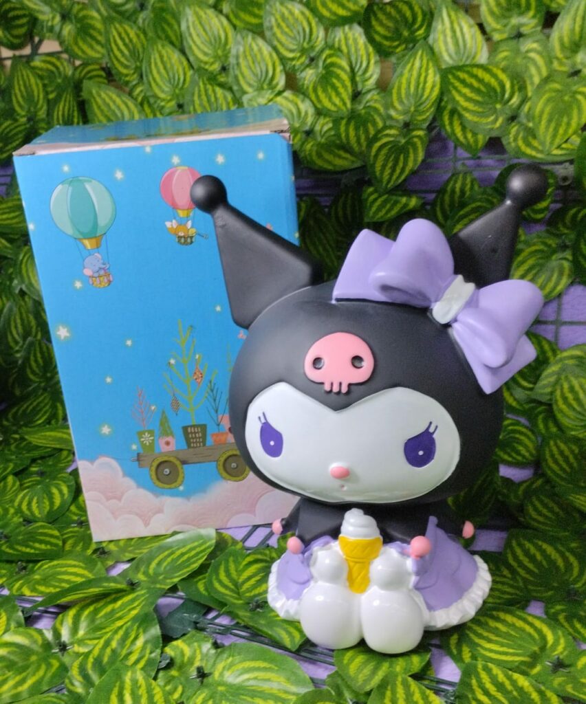 Alcancia Personaje Kuromi Con Lazo - Almacén Rojo Vivo